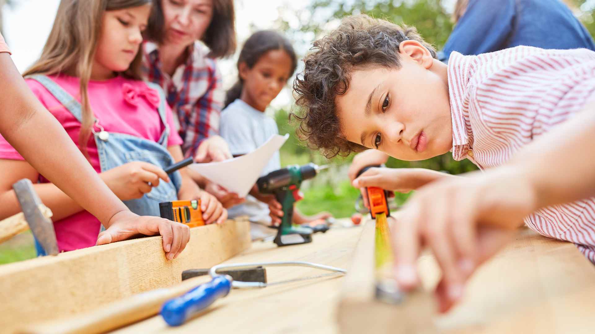 10 Fun Woodworking Projects for Kids: From Bird Boxes to Race Cars!